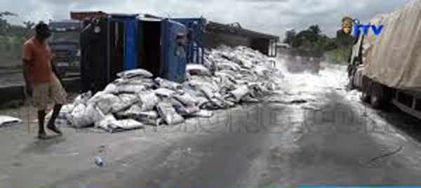 Commercial bus plunges into Ovia River, many feared dead - The Reporter ...